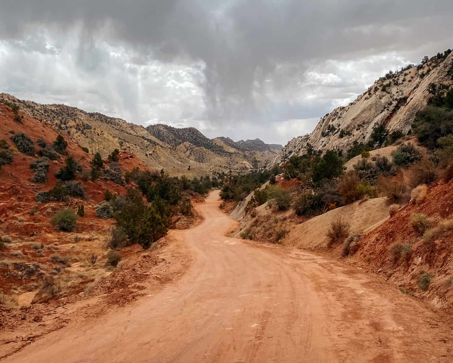 EVERYTHING To Know About Cottonwood Canyon Road - Karabou Adventures